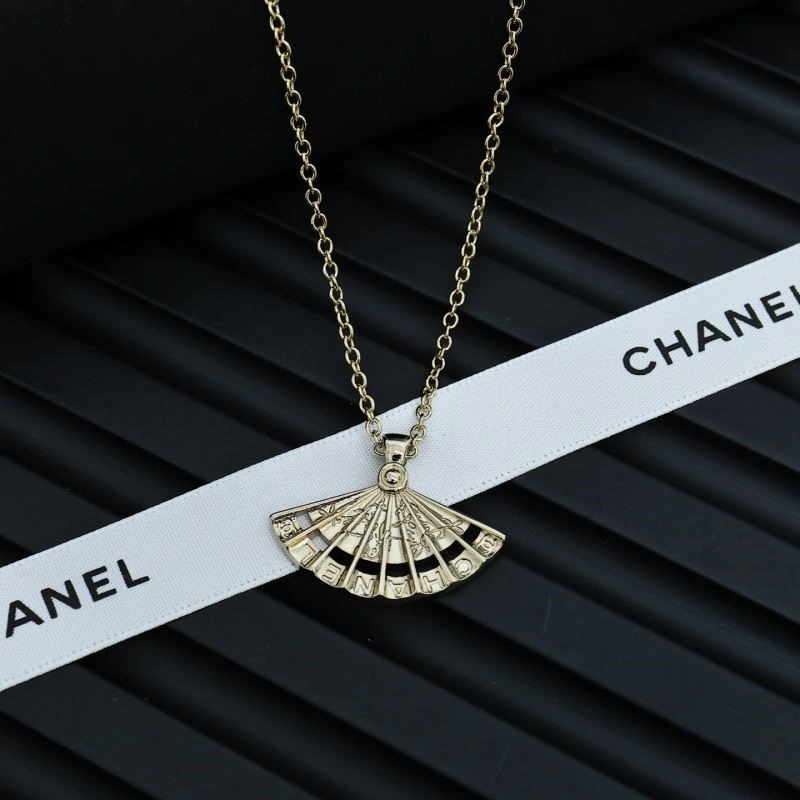 Top mirror Chanel Necklaces