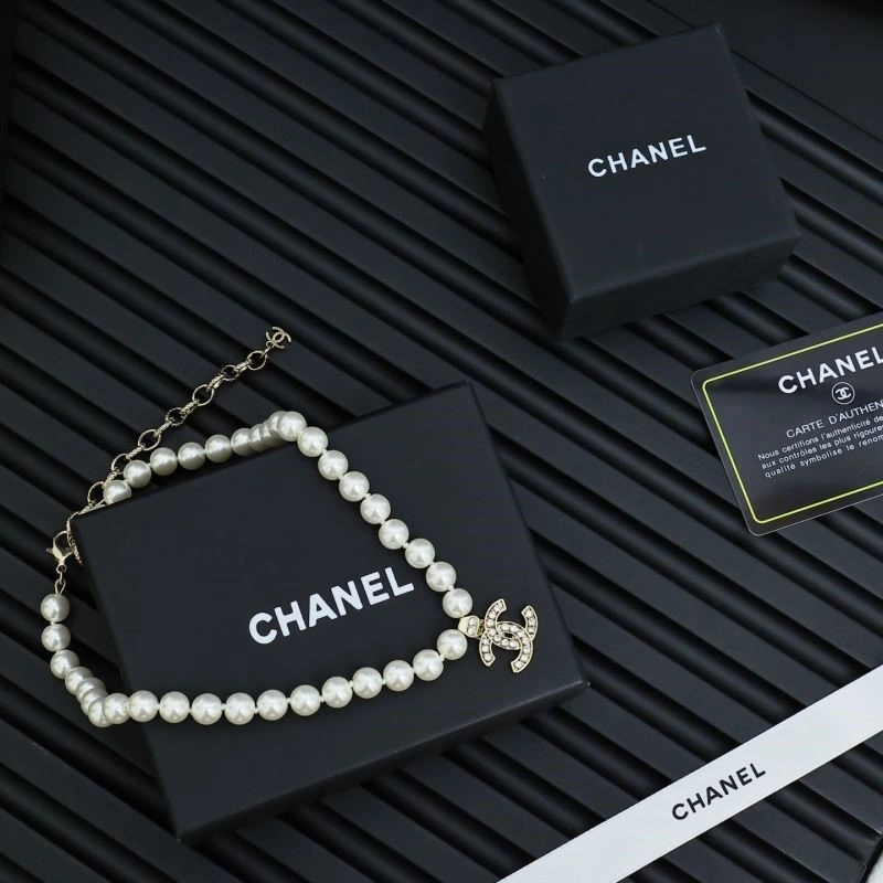 Top mirror Chanel Necklaces
