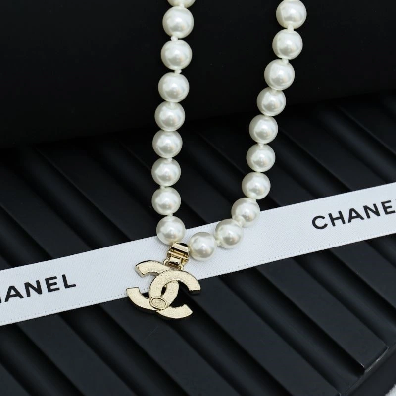 Top mirror Chanel Necklaces