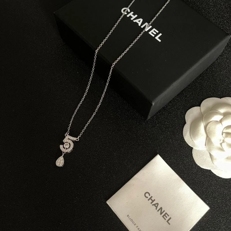 Top match Chanel Necklaces