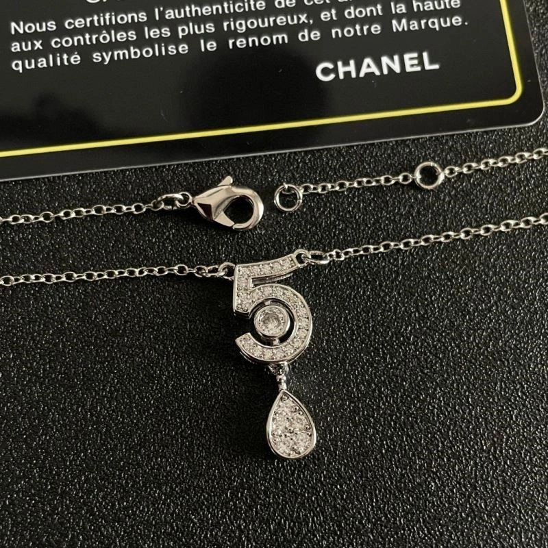 Top match Chanel Necklaces