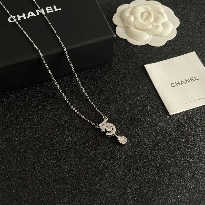 Top match Chanel Necklaces