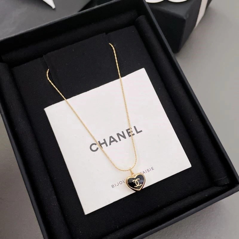 Top match Chanel Necklaces