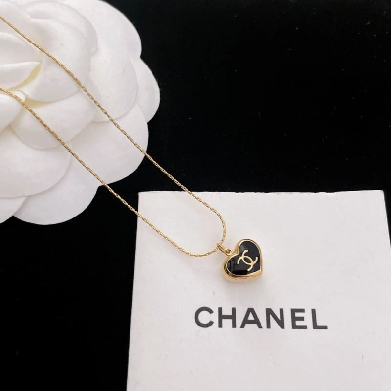 Top match Chanel Necklaces