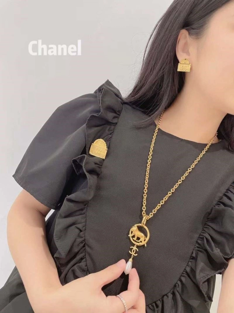 Bargain Chanel Necklaces