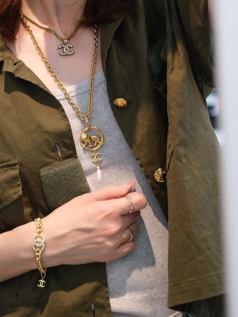 Bargain Chanel Necklaces