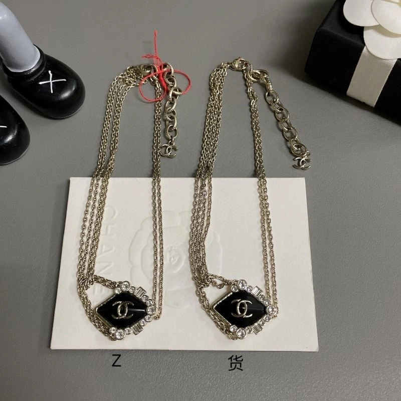 Top mirror Chanel Necklaces