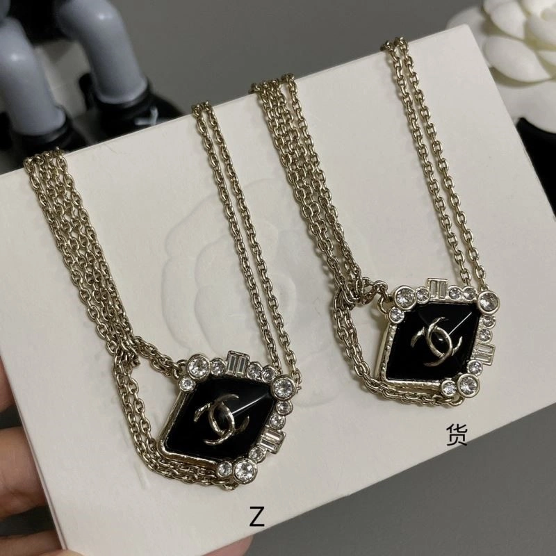 Top mirror Chanel Necklaces