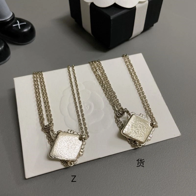 Top mirror Chanel Necklaces