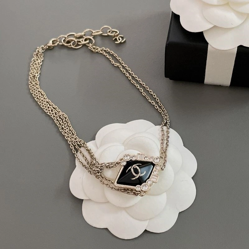 Top mirror Chanel Necklaces