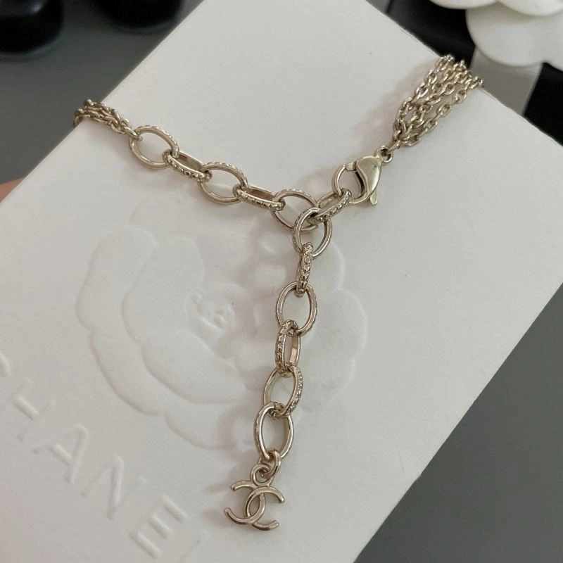 Top mirror Chanel Necklaces