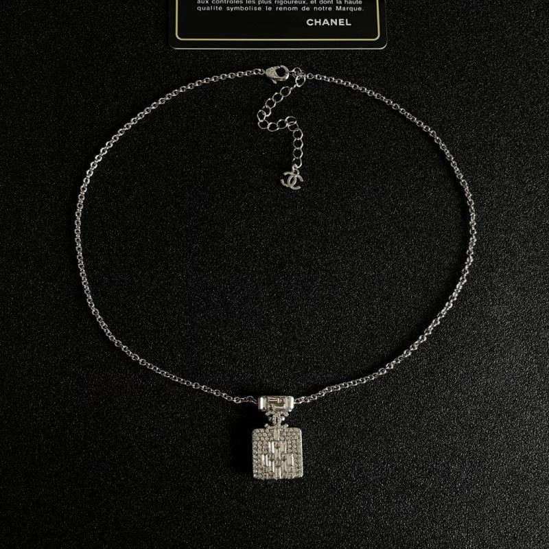 Accurate model Chanel Necklaces