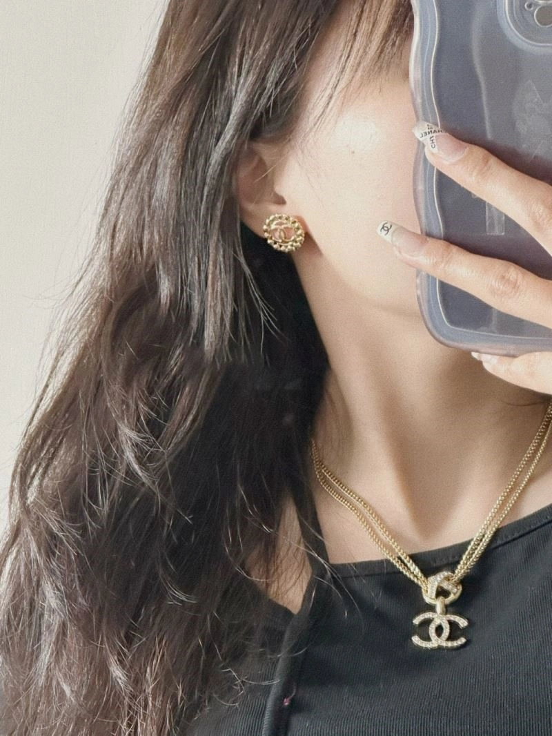 Indistinguishable Chanel Necklaces