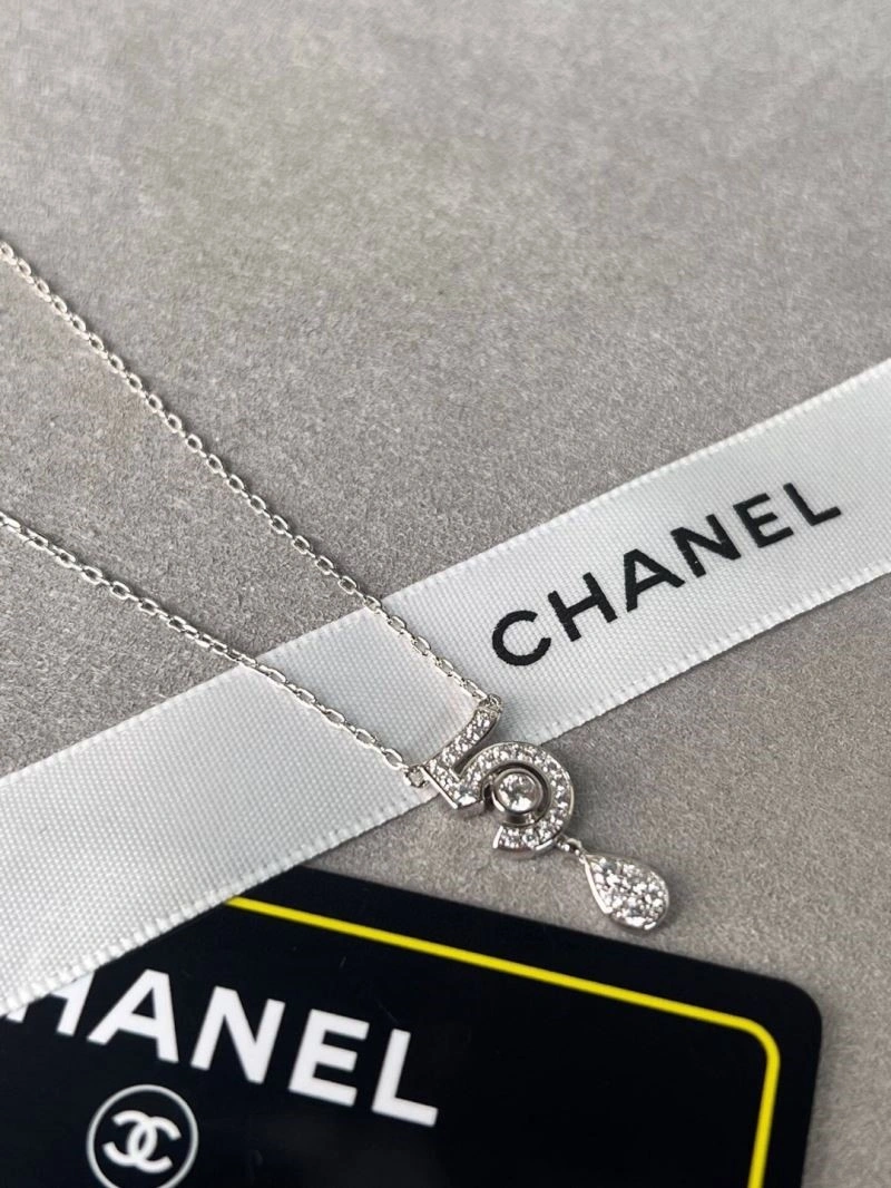 Top match Chanel Necklaces