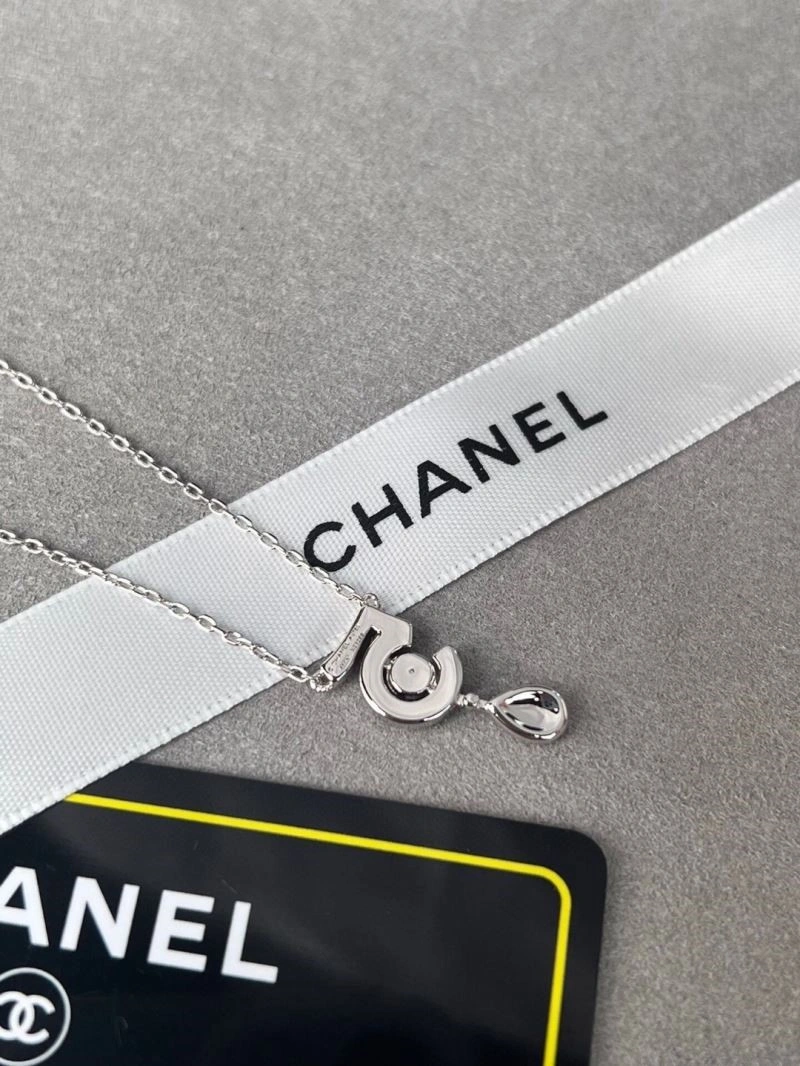 Top match Chanel Necklaces