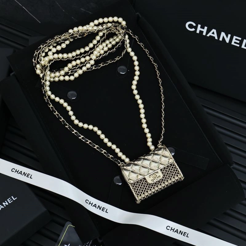 Top match Chanel Necklaces