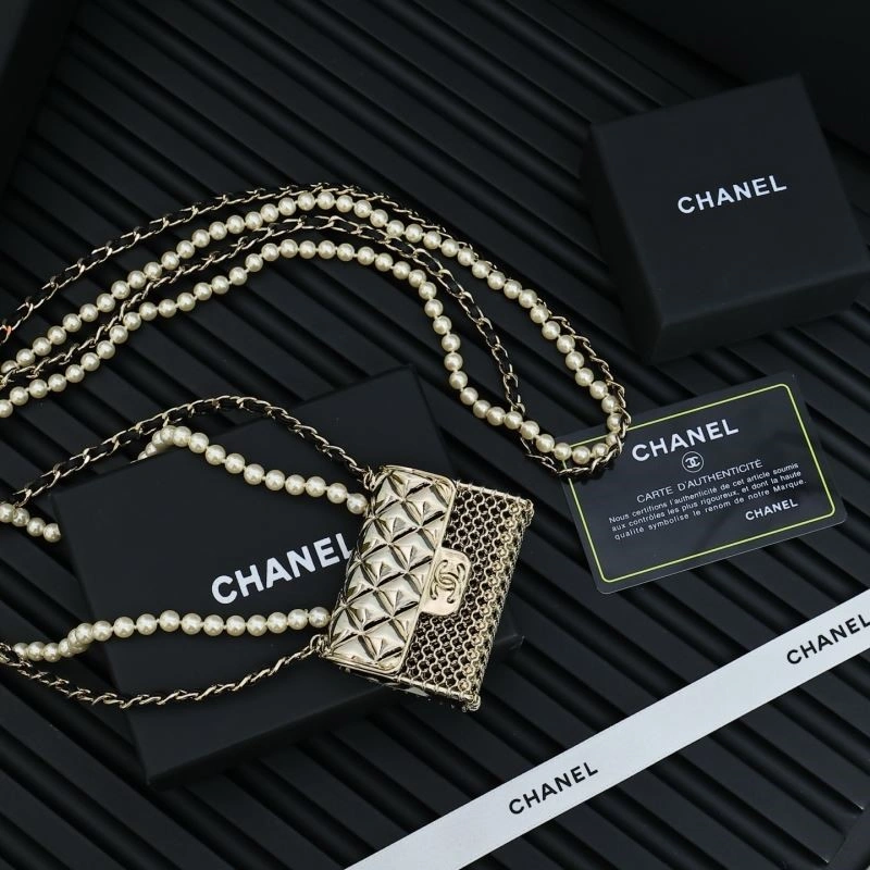 Top match Chanel Necklaces