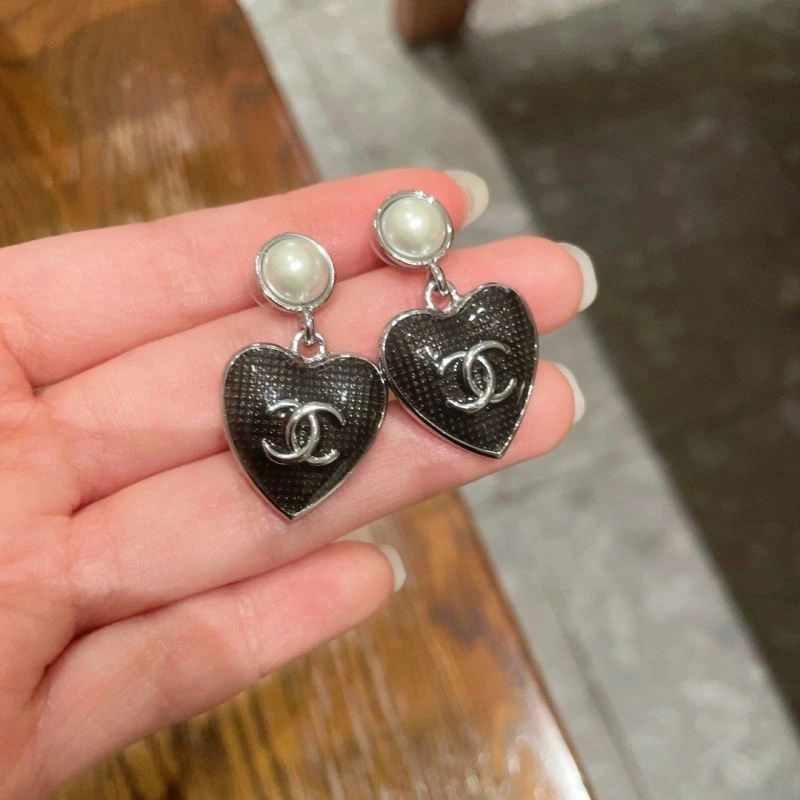 Bargain Chanel Necklaces