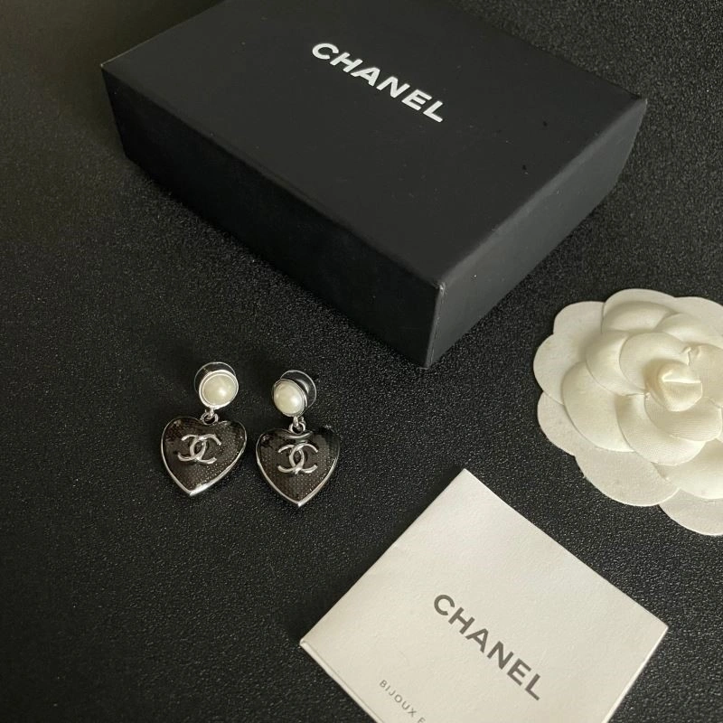 Bargain Chanel Necklaces