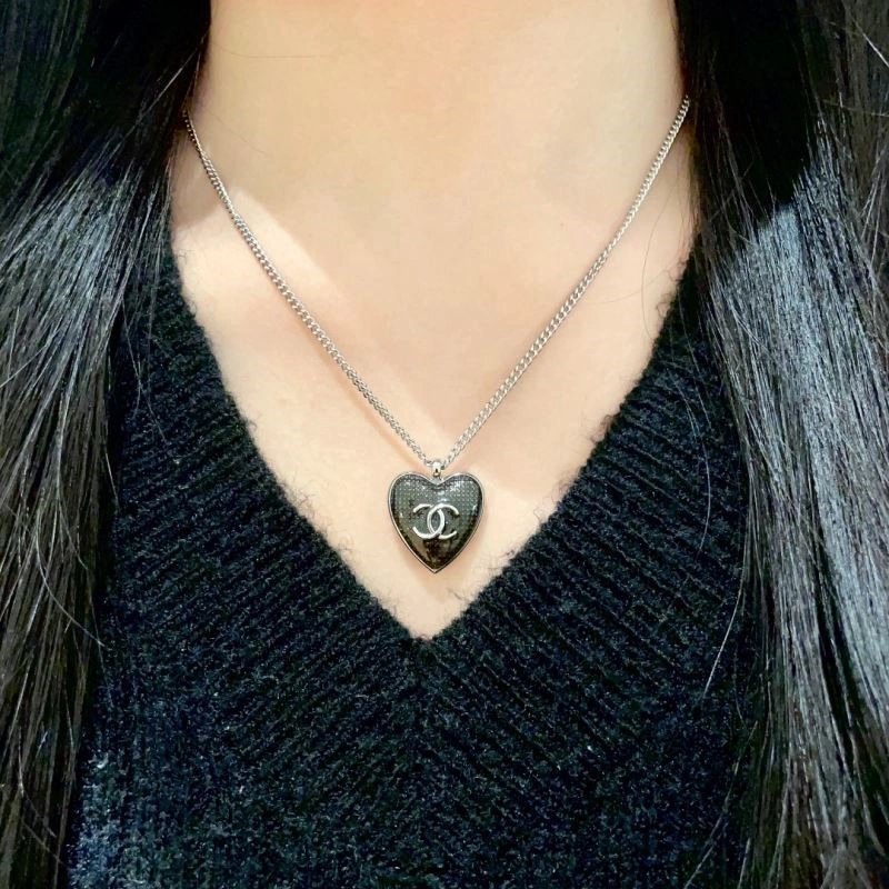 Cut-rate Chanel Necklaces