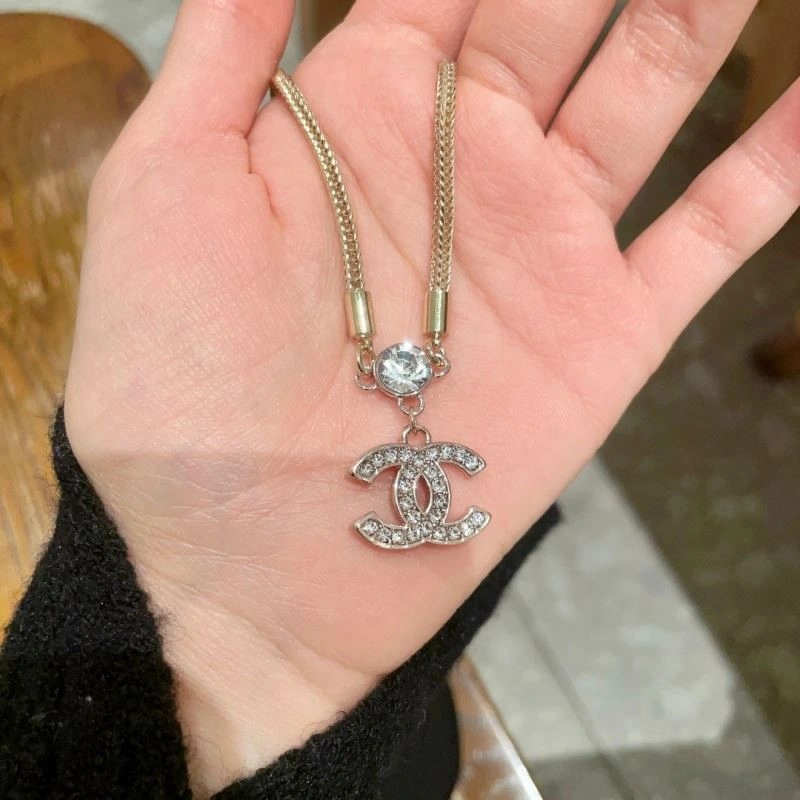 Top match Chanel Necklaces