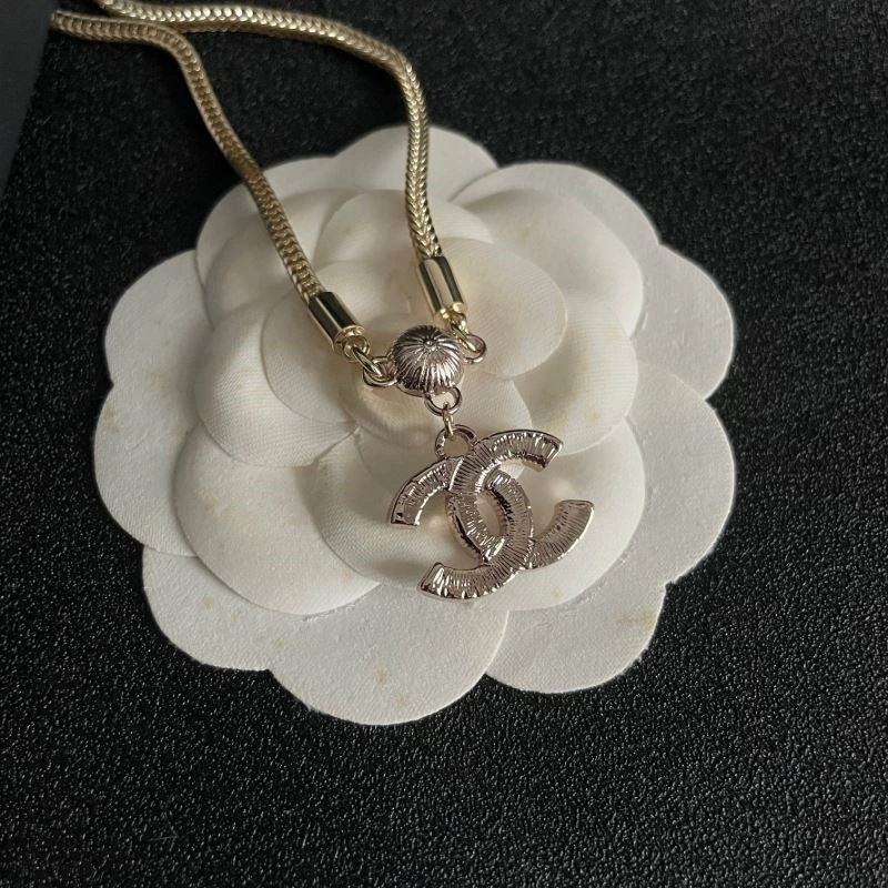 Top match Chanel Necklaces
