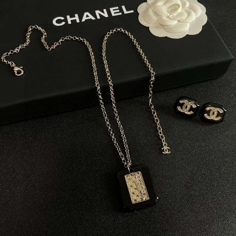 Precise copy Chanel Necklaces