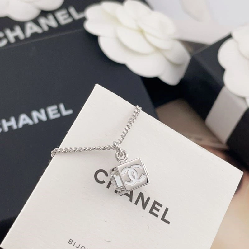1:1 copy Chanel Necklaces