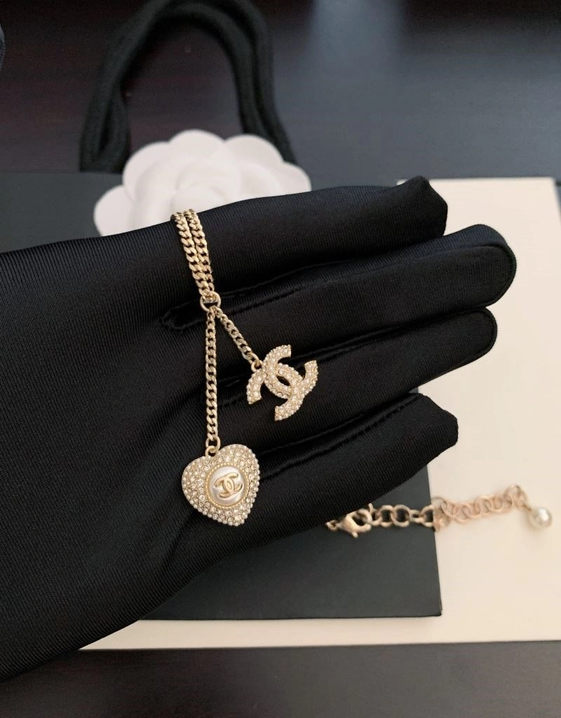 Top match Chanel Necklaces