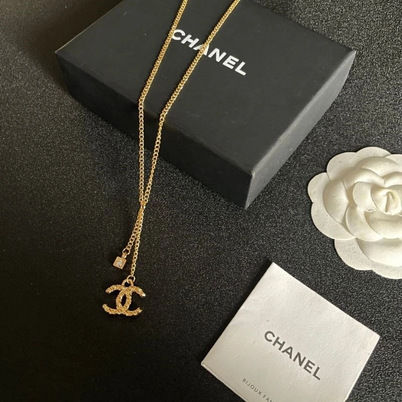 Accurate model Chanel Necklaces