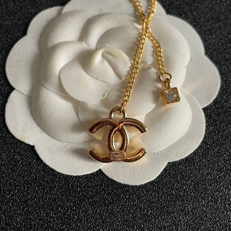Accurate model Chanel Necklaces