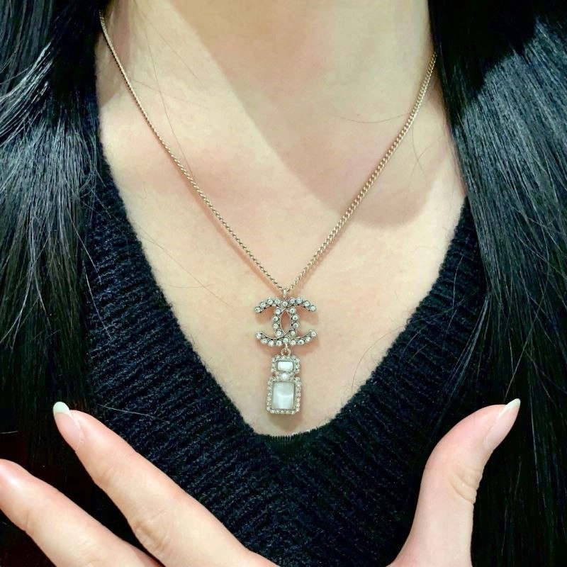Accurate model Chanel Necklaces