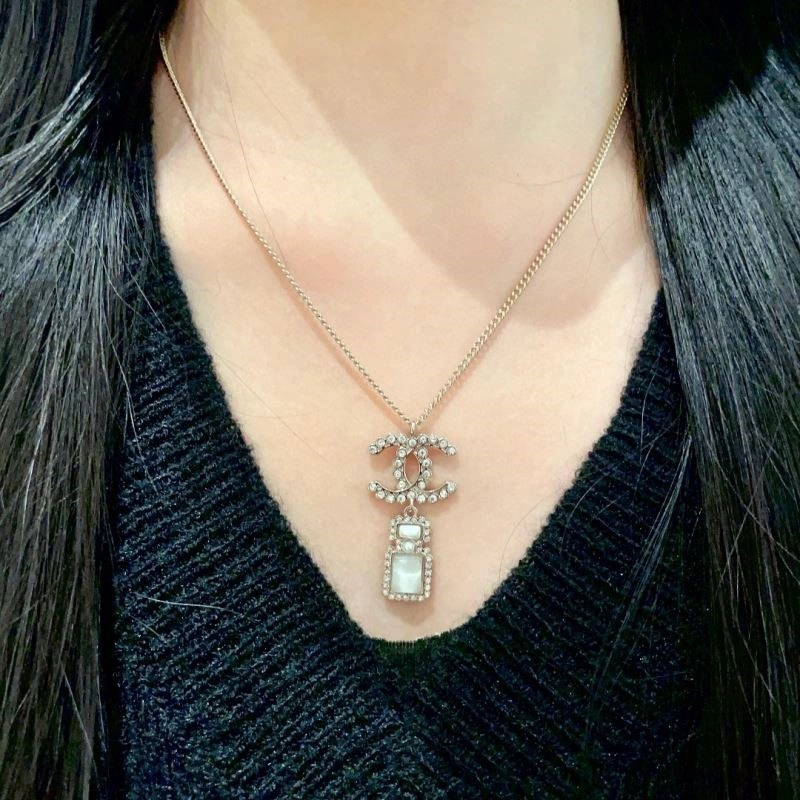 Accurate model Chanel Necklaces