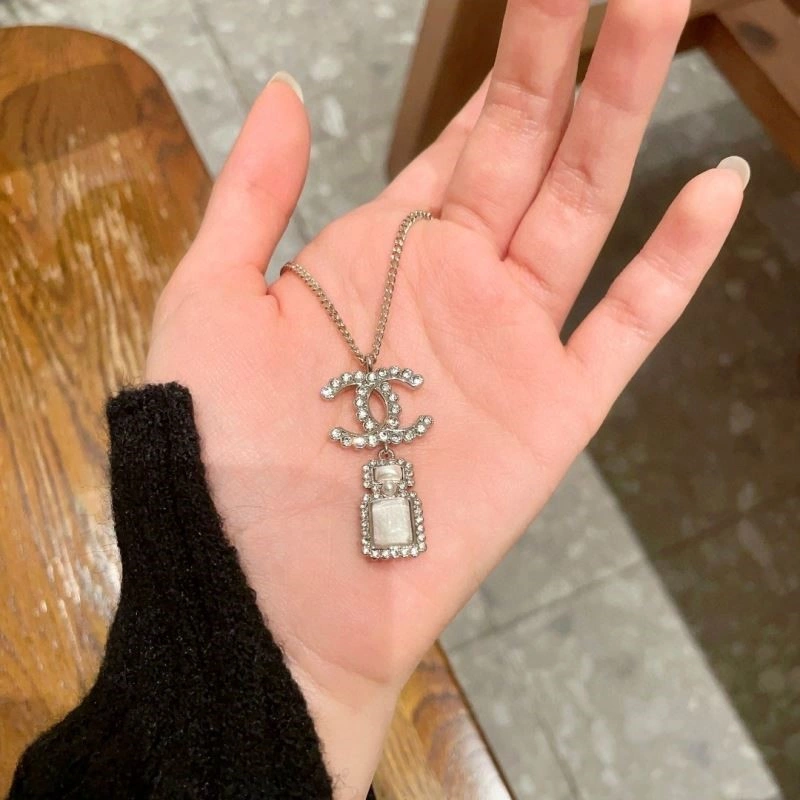 Accurate model Chanel Necklaces