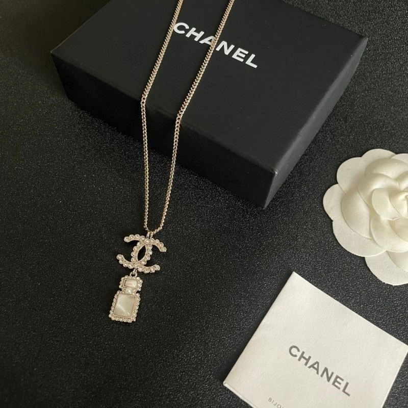 Accurate model Chanel Necklaces