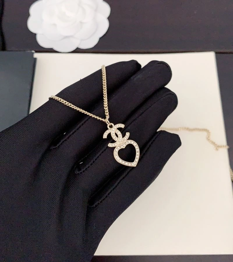 Top match Chanel Necklaces