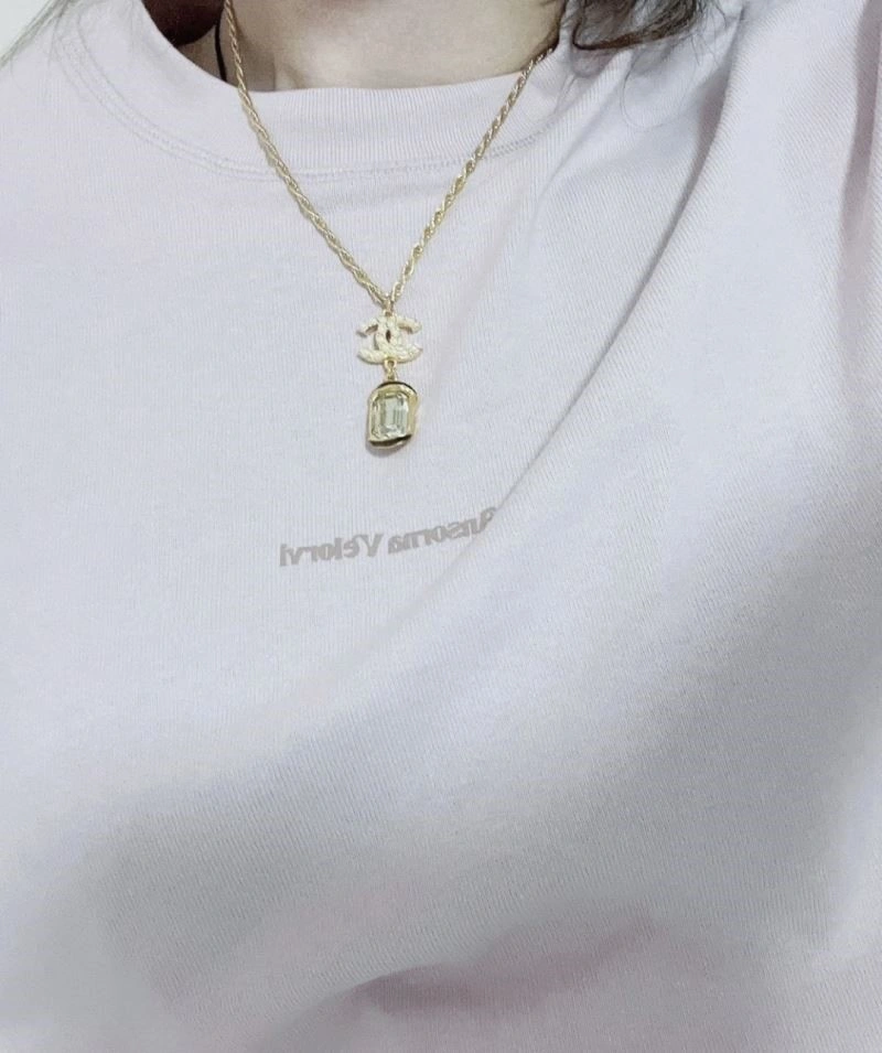 Bargain Chanel Necklaces