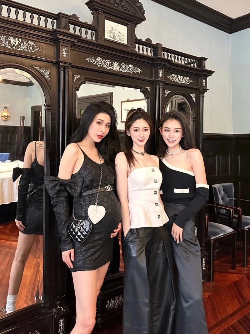 Indistinguishable Chanel Necklaces