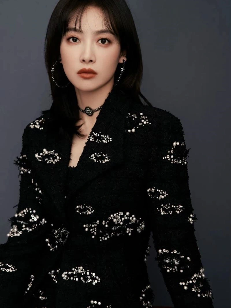 Indistinguishable Chanel Necklaces
