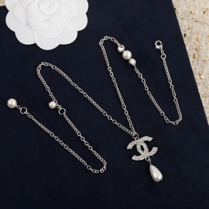 Top match Chanel Necklaces