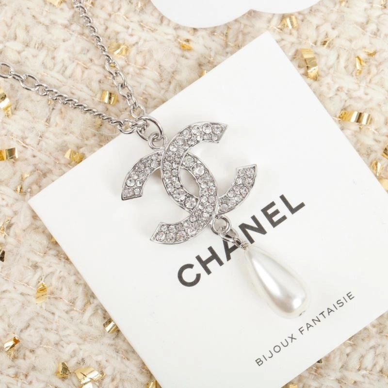 Top match Chanel Necklaces