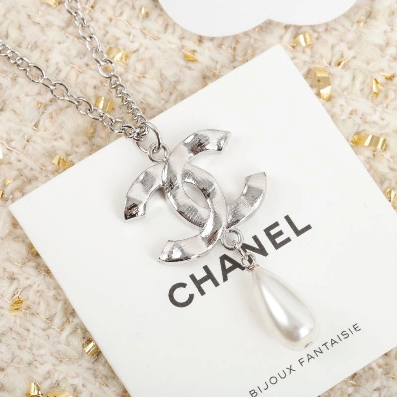 Top match Chanel Necklaces