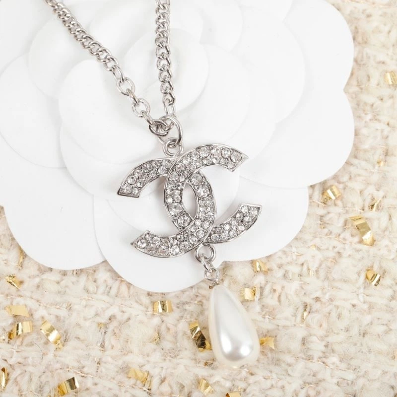 Top match Chanel Necklaces