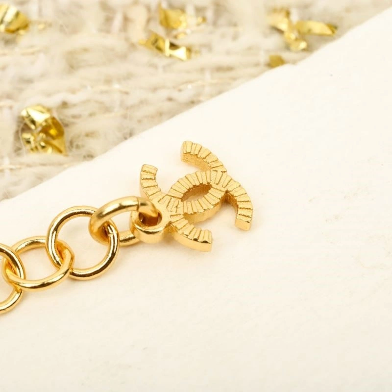 Top mirror Chanel Necklaces