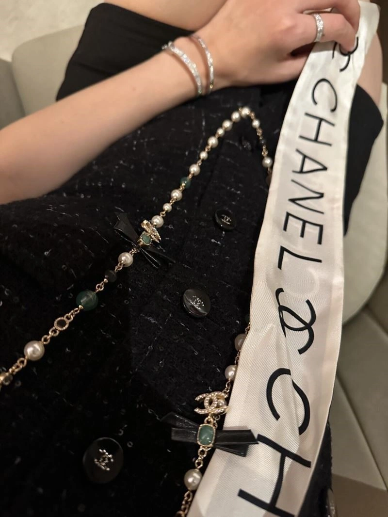 Top mirror Chanel Necklaces