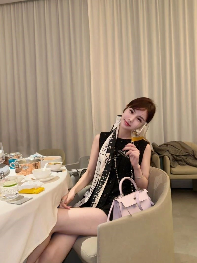 Top mirror Chanel Necklaces