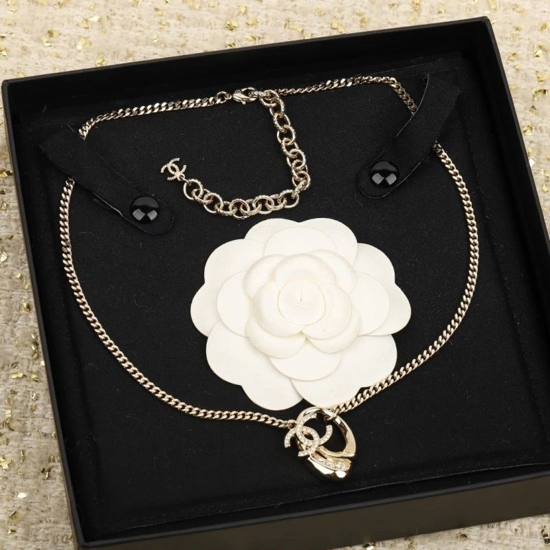 Top match Chanel Necklaces