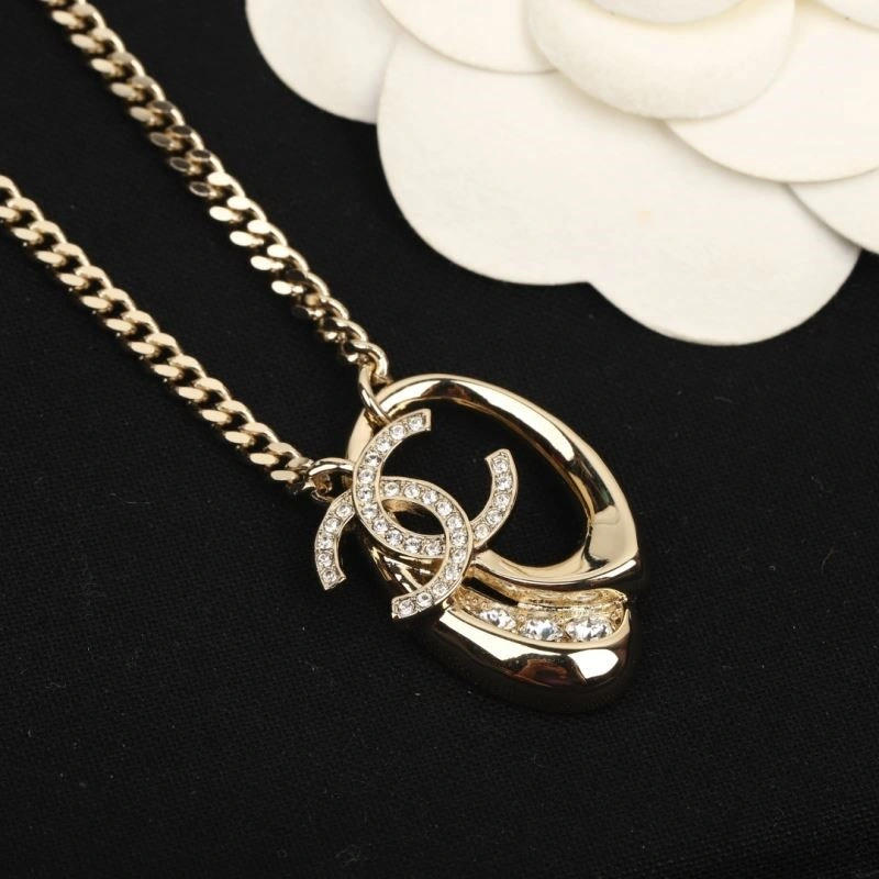 Top match Chanel Necklaces