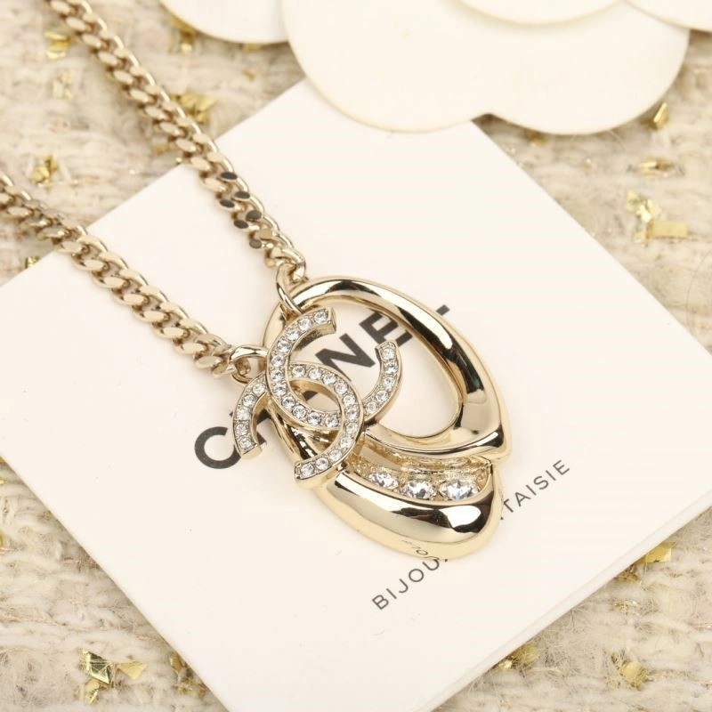 Top match Chanel Necklaces