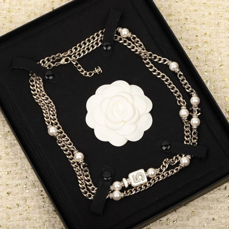 Top mirror Chanel Necklaces